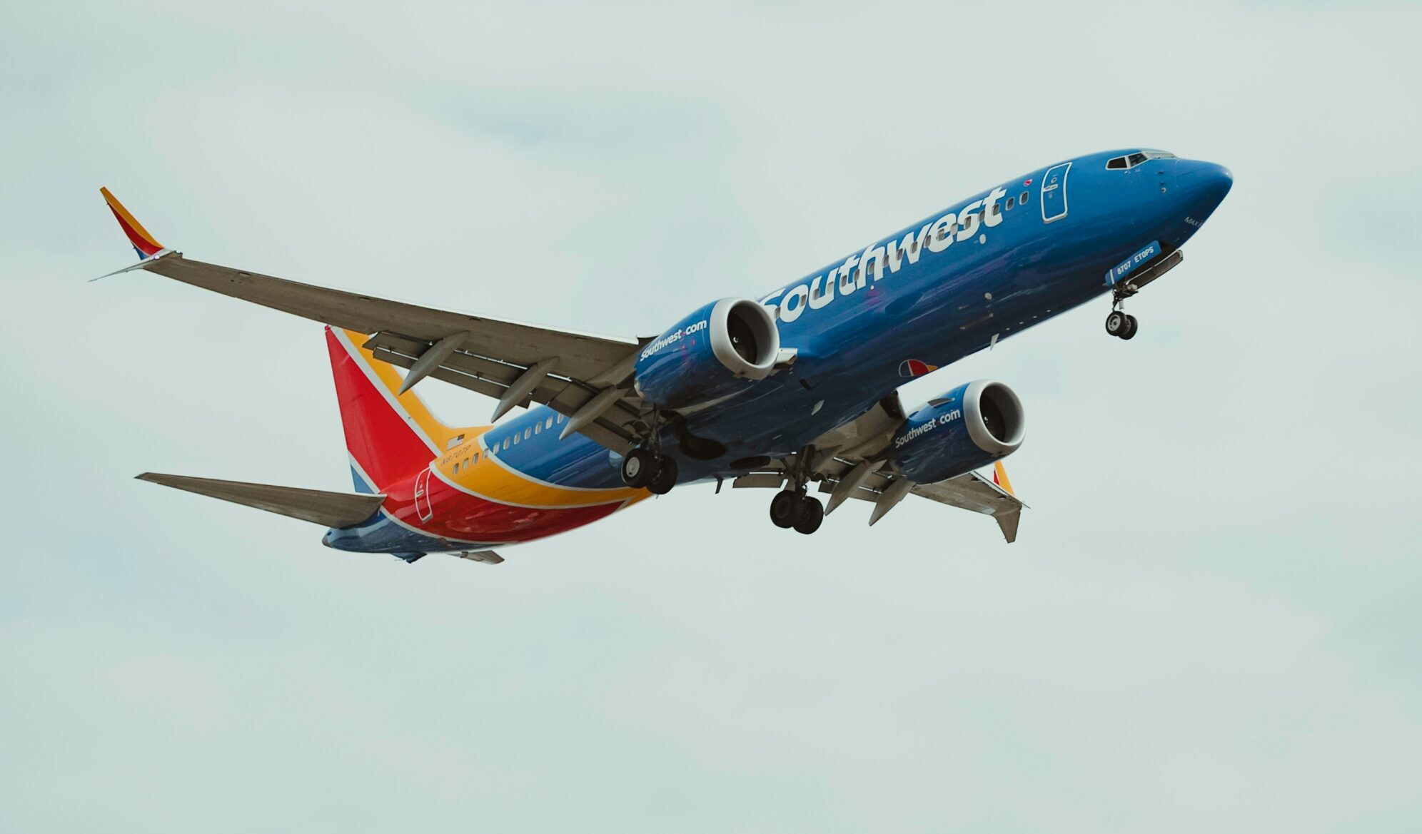 5 Unexpected Benefits of Early Morning Flights - LUX & LUSH